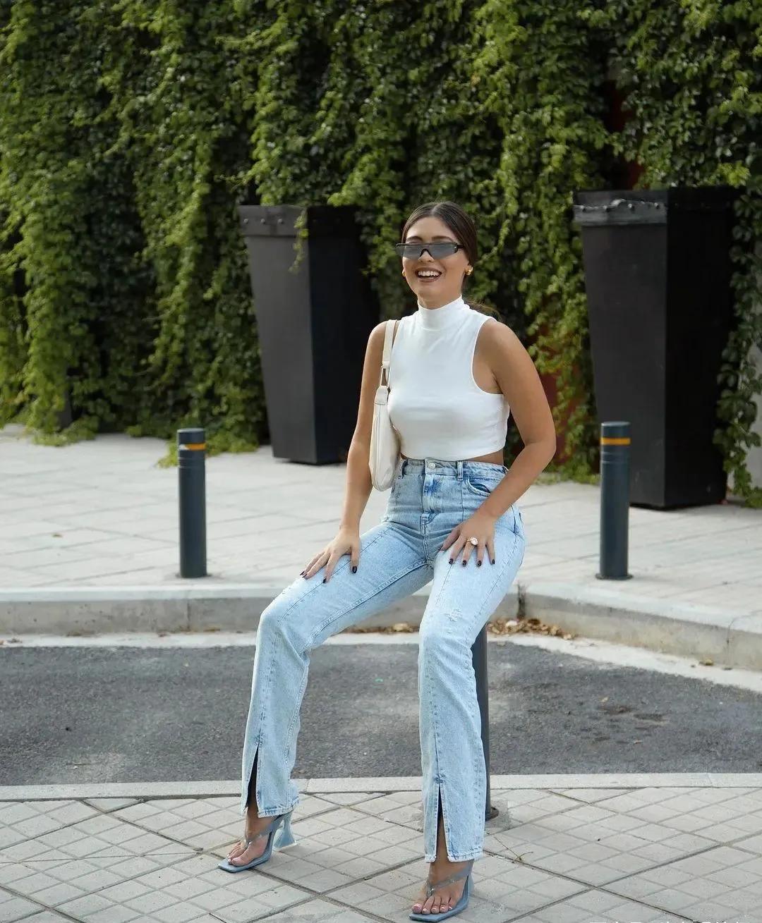 Greek blogger Marianne Dacio wears a simple waistless dress - iMedia