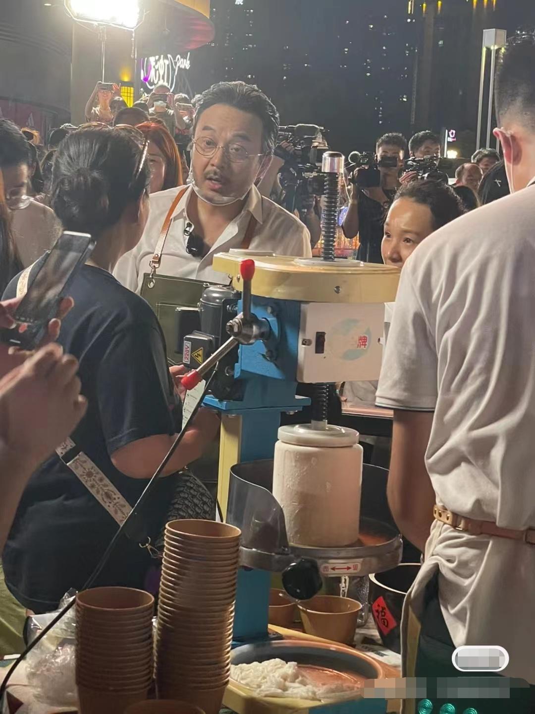 He Jiong appeared in Changsha on September 2, with a pretty face and a ...