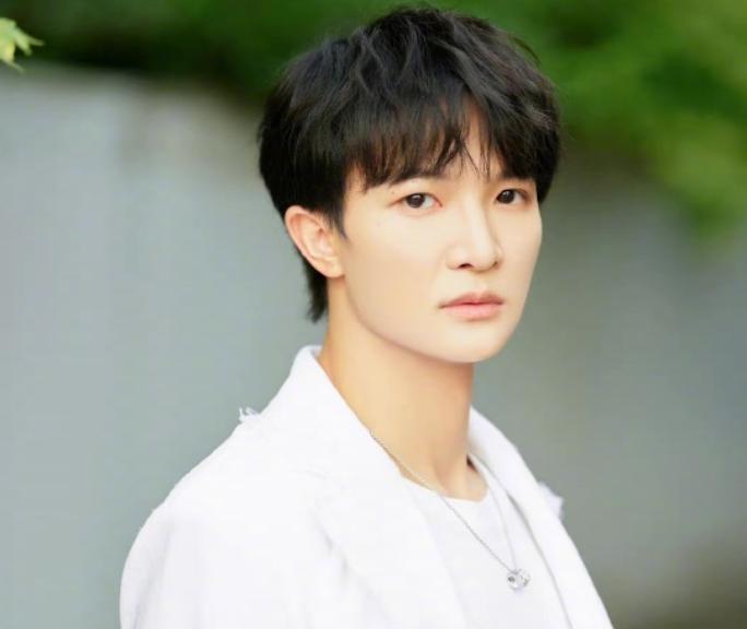 2022 Chinese Valentine's Day Gala: Wang Xinling sings Memories Kill ...