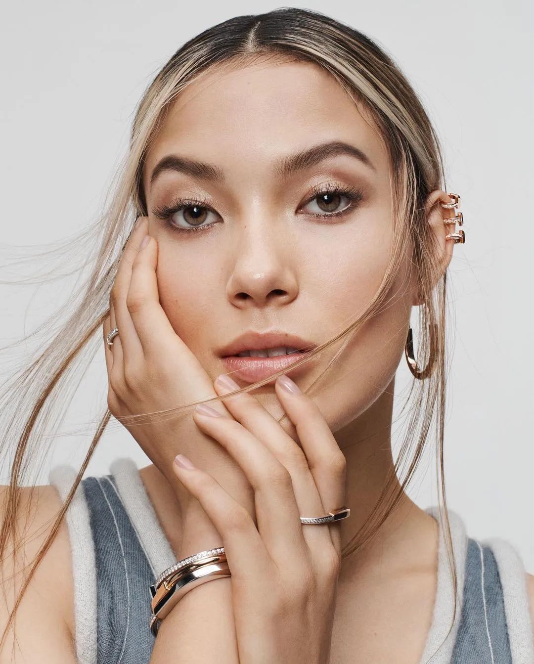 If you want to be cool with attitude, Gu Ailing and ROSÉ have achieved ...