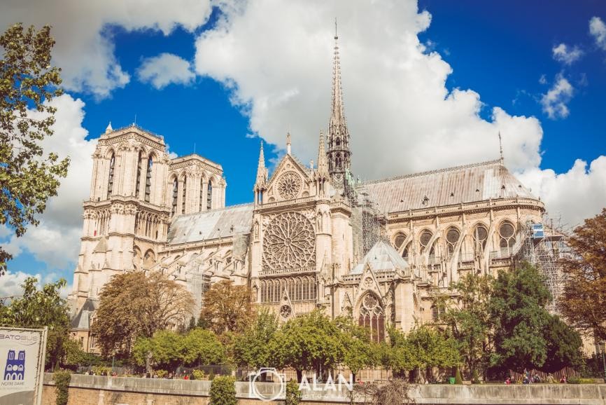 How did the birth of the Gothic art style help the construction of ...