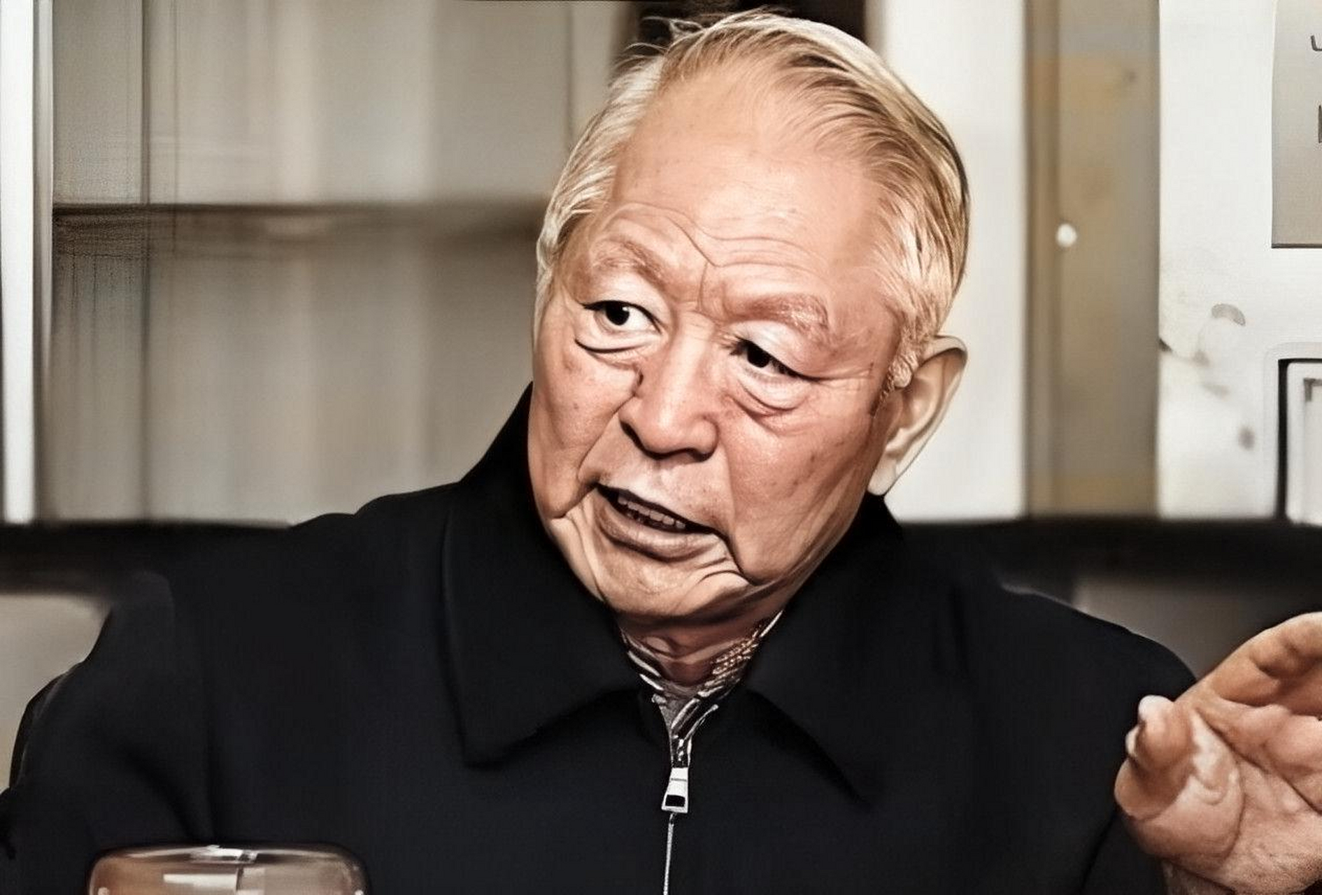 When Jiang Qing was on trial, an old lady went to Qincheng Prison to ...