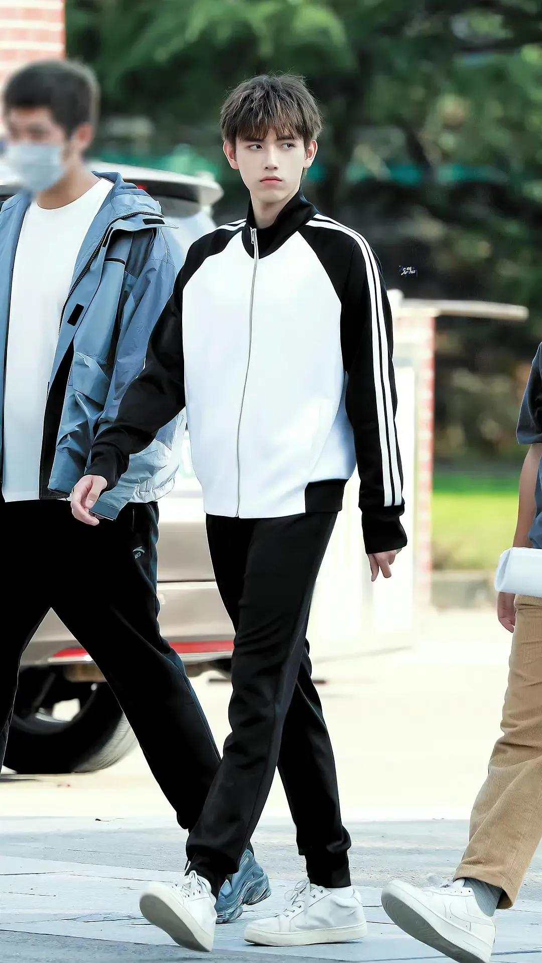 Li Xun wears the ceiling in idol dramas - iNEWS