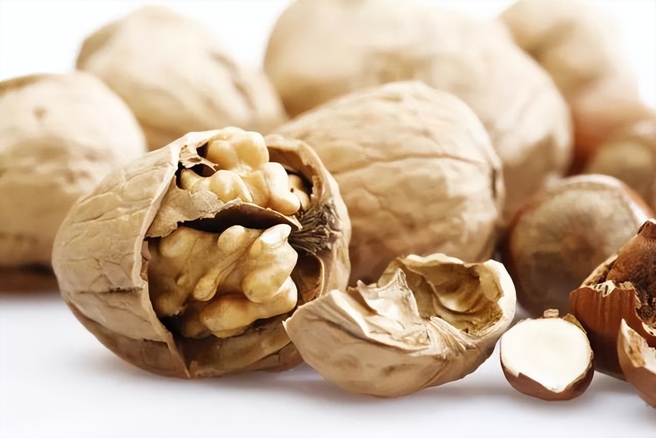Harvard research shows that eating walnuts not only helps to nourish ...