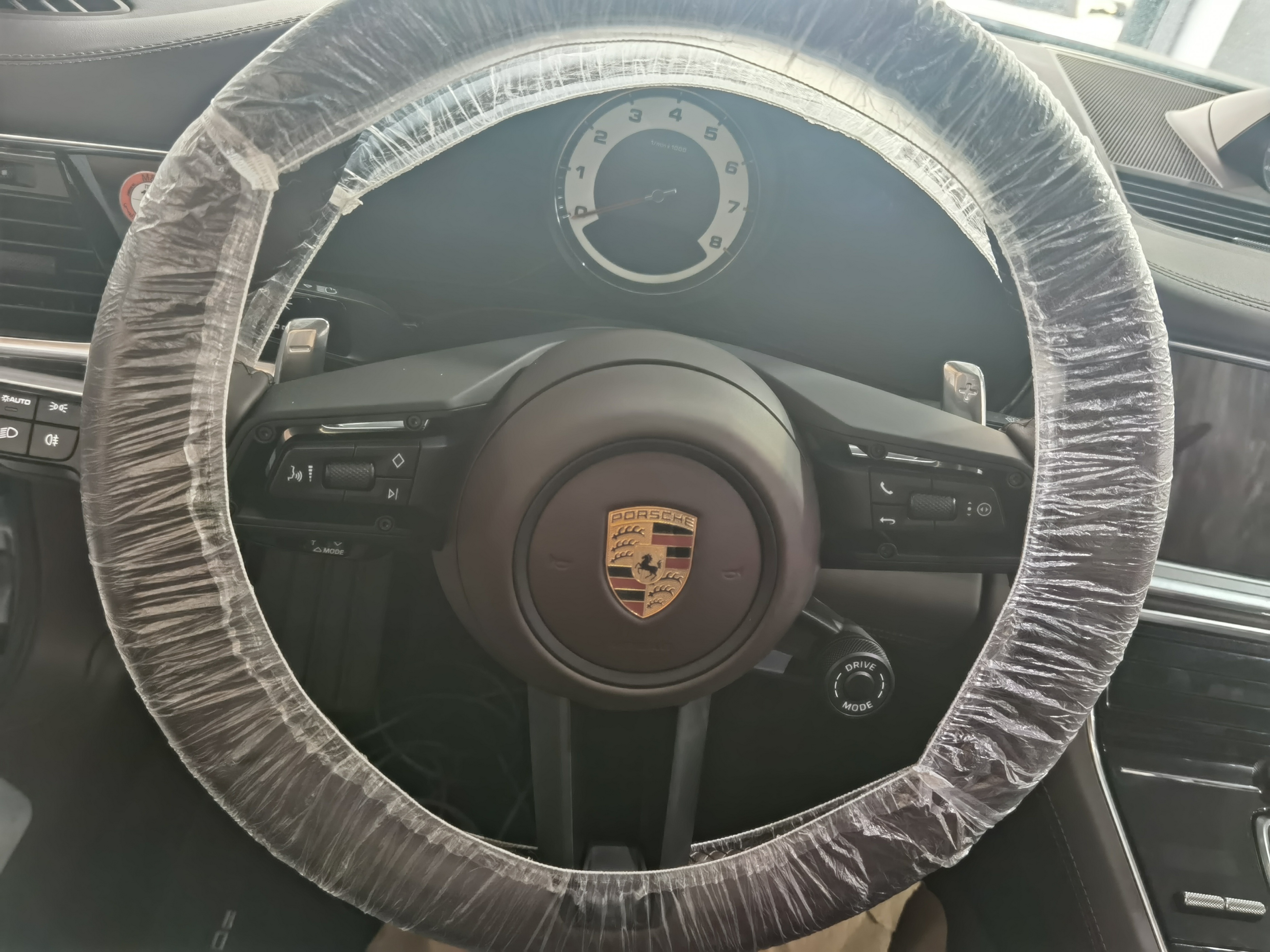 23 Porsche Panamera models have upgraded the safe driving assistance ...