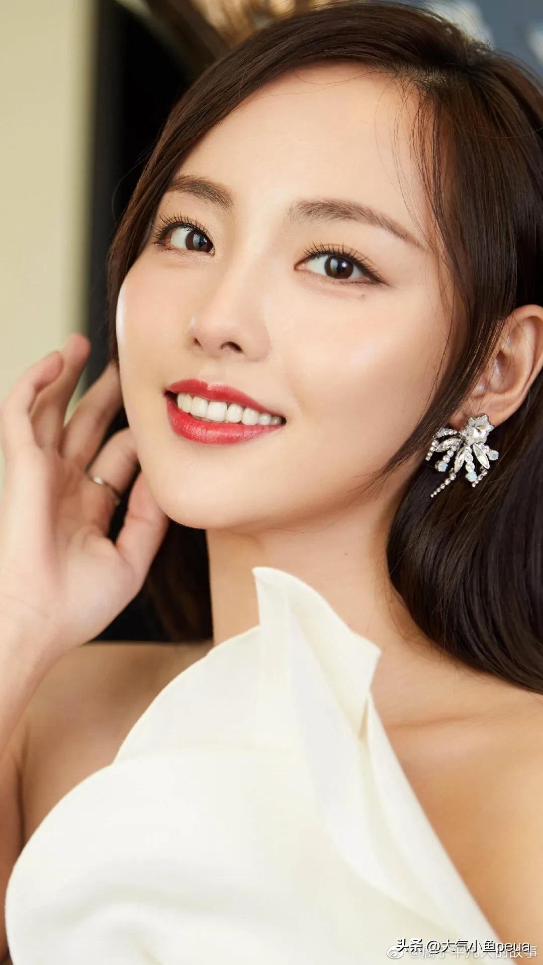 Zhang Jiani, with affectionate eyes, sexy and charming - iNEWS