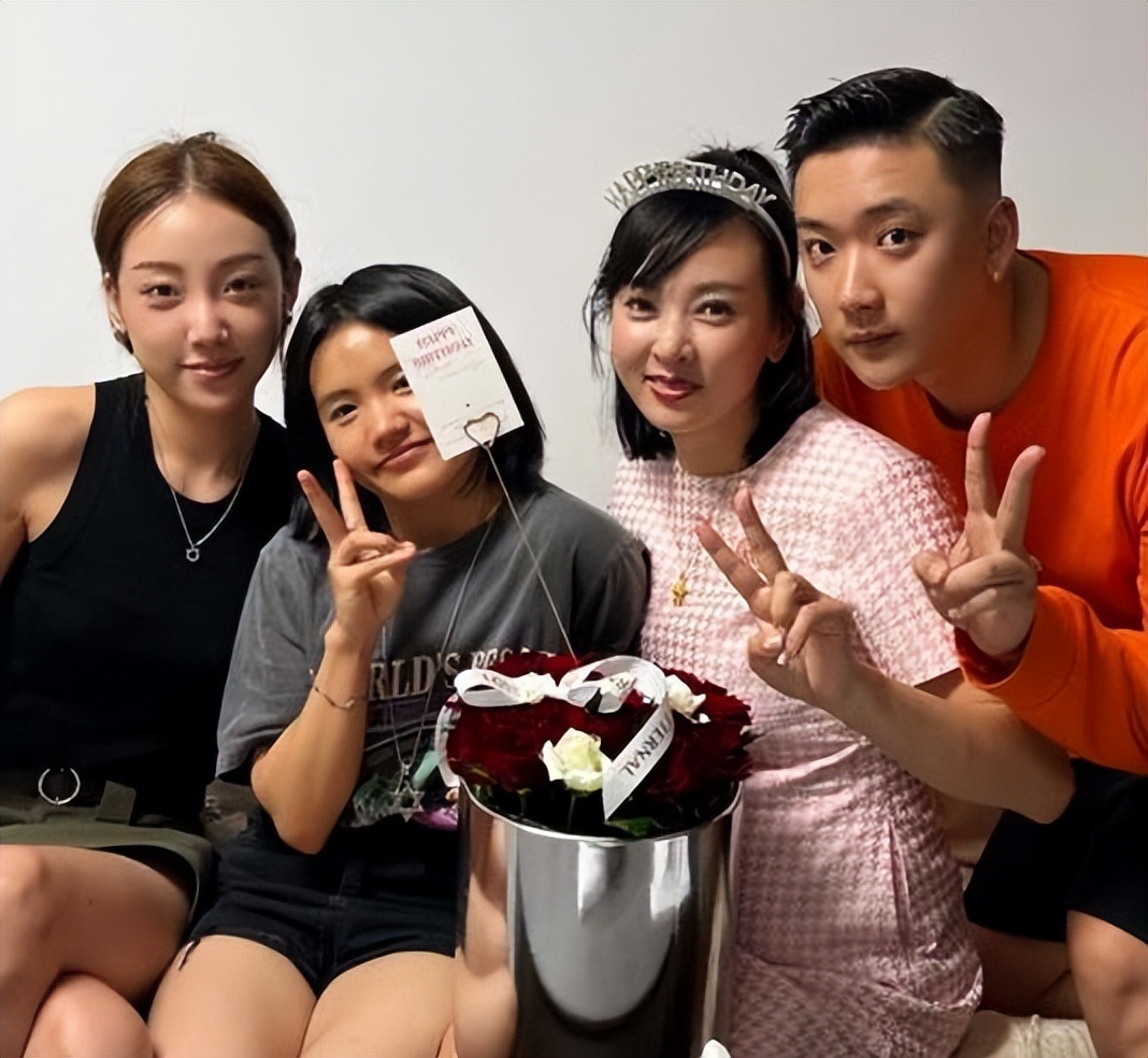 Li Leyou overturned? Before the start of school, Jin's mother Jin's sister-in-law helped pack ...