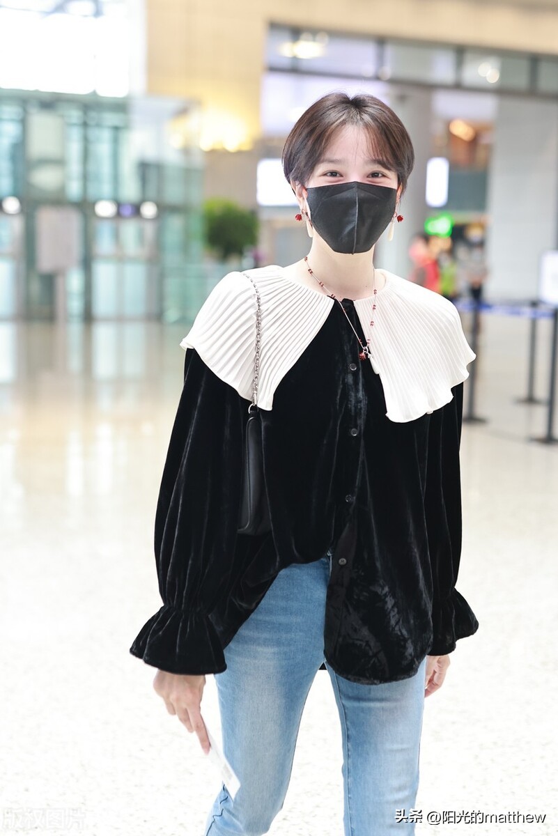 Chen Xiaojun has cool and beautiful short hair, a black jacket and ...