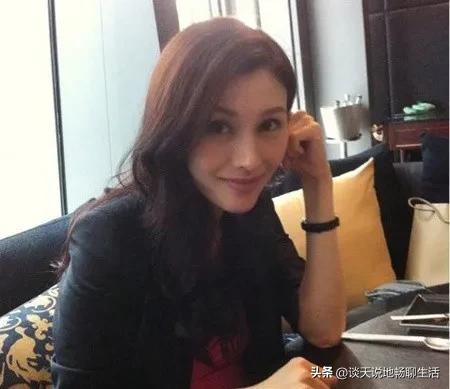 Why many people like the beautiful actress and model Li Jiaxin - iNEWS