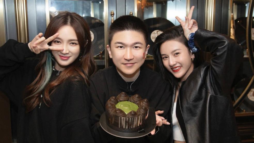 Zhang Dada's birthday photos, 6 cakes were placed on the scene, baby ...
