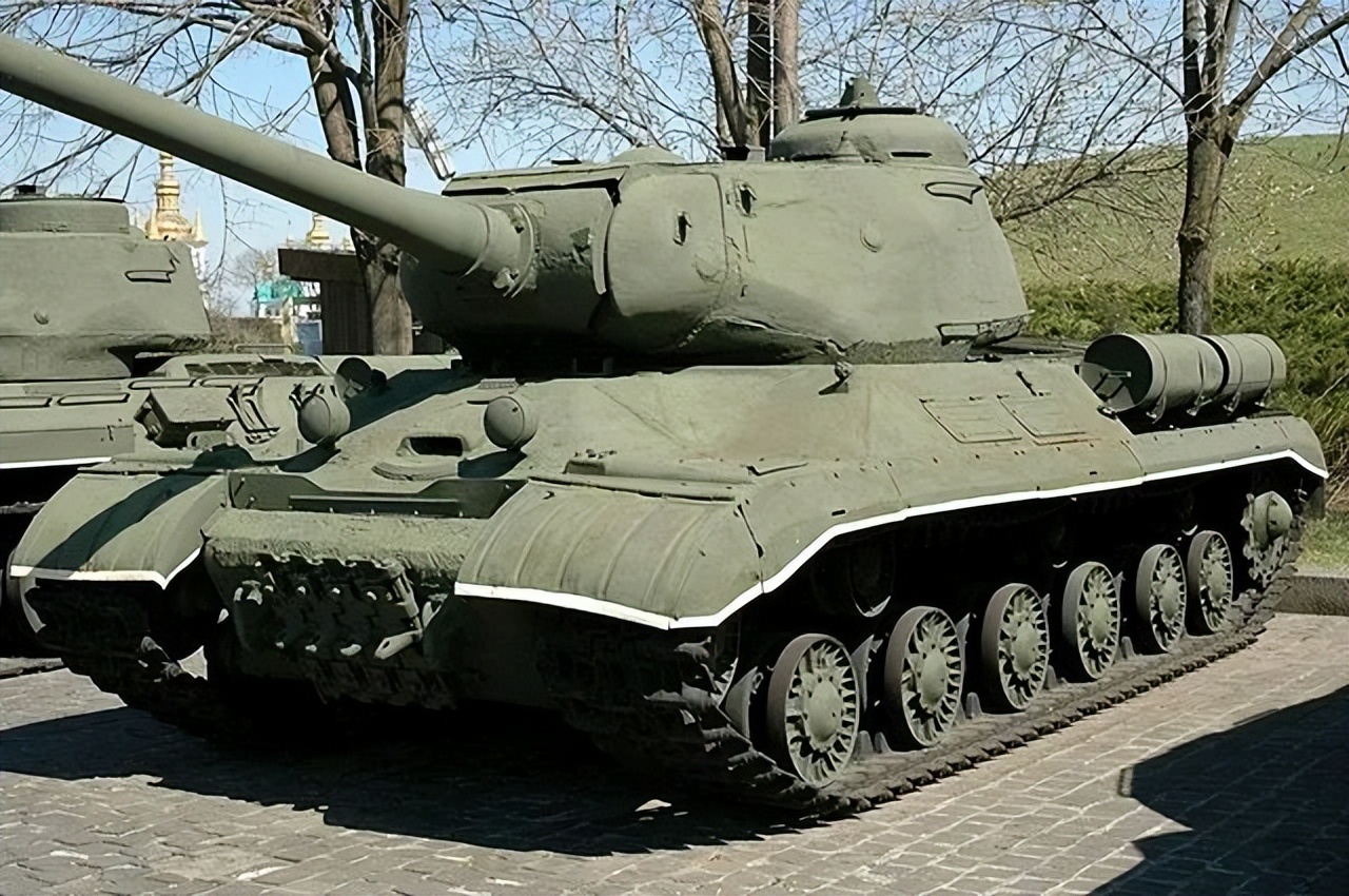 Soviet IS-2 heavy tank: In the name of the leader, the Soviet Union ...