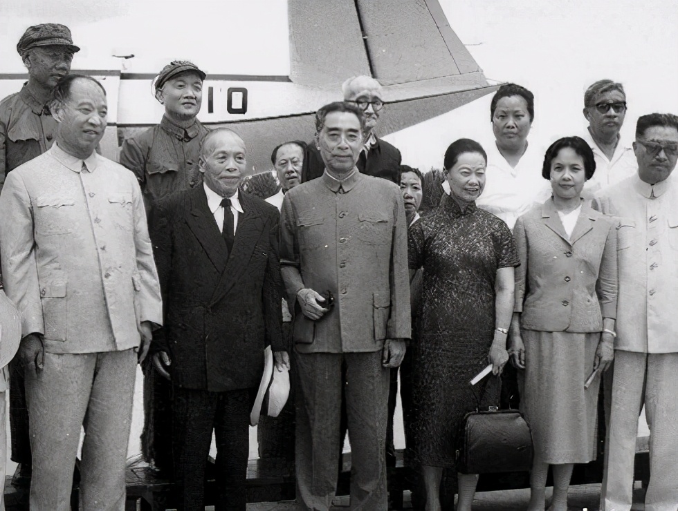 In 1965, why did Li Zongren choose to return to China?There are four ...