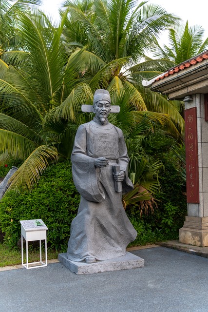 what are the benefits of corrupt officials - iNEWS