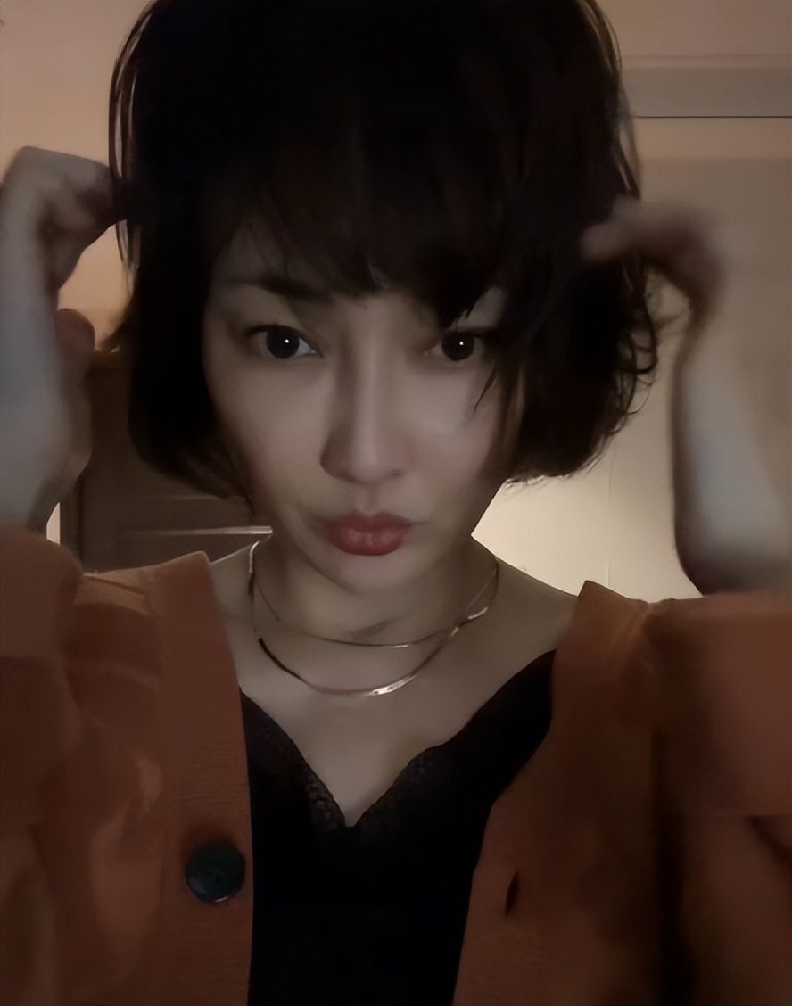 Niu Li married Liu Yadong, an "ordinary person", and had three sons happily after marriage. At ...