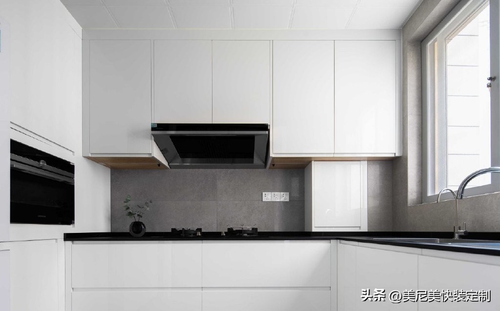 Minimalist decoration style, carrying human fireworks - iNEWS