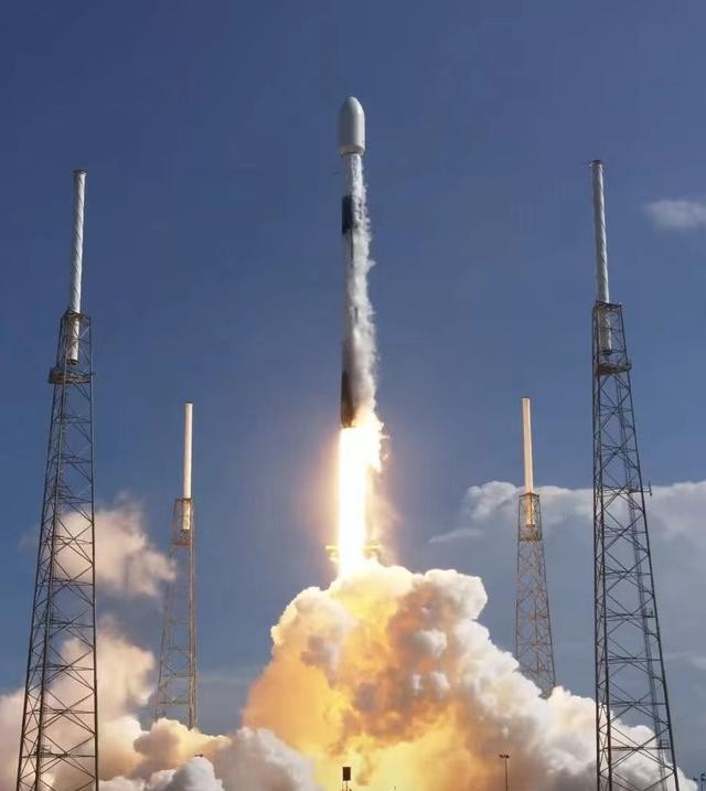 SpaceX launches an Egyptian communications satellite on a "seven-handed ...