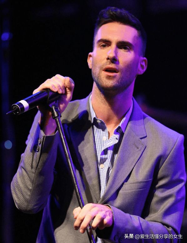 Maroon 5's lead singer was revealed to be cheating on the internet ...