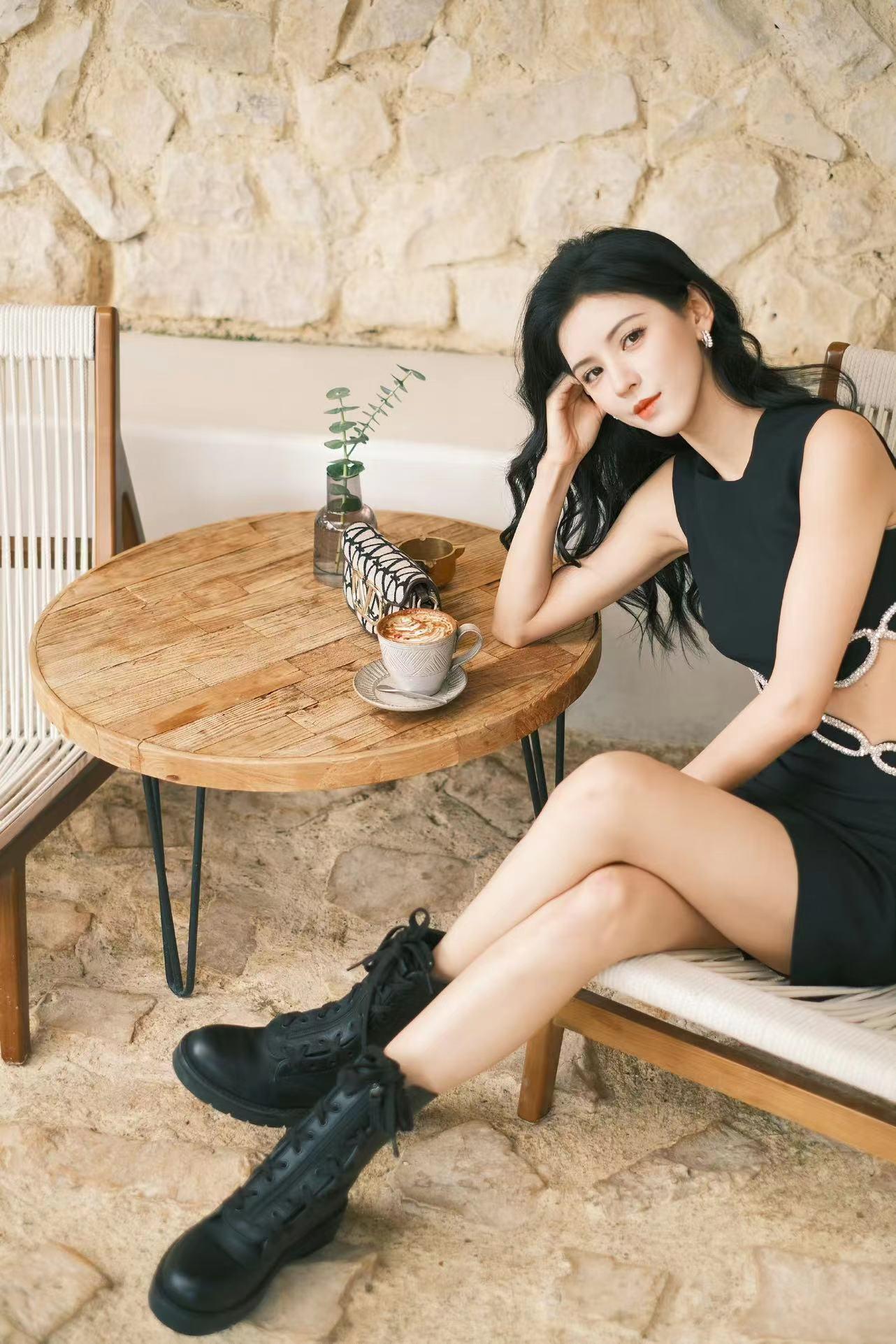 It's Taikoo Li again! Sicong takes a group of internet celebrities to ...