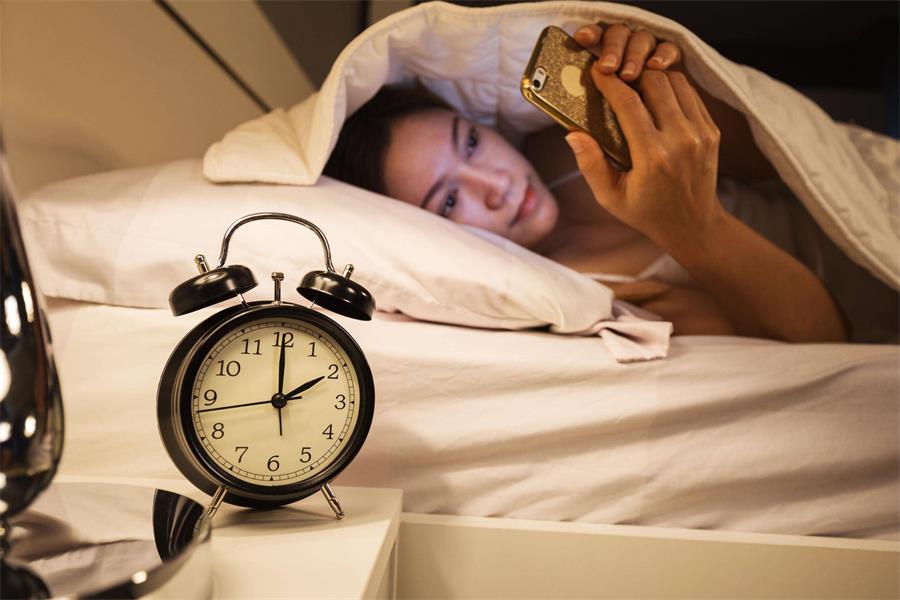 If you stay up too late, your body may receive 4 "pleading" signals ...