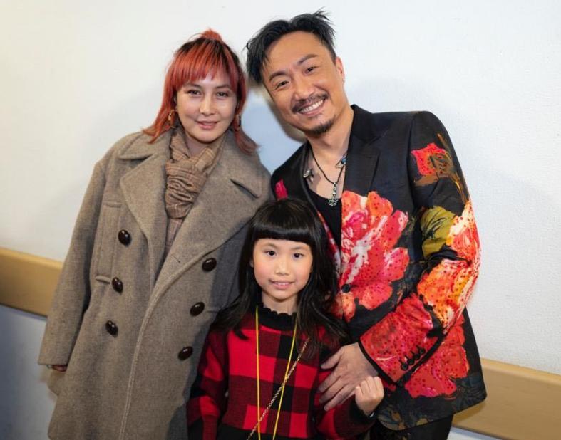 Zheng Zhongji and his wife attended their daughter's graduation ...