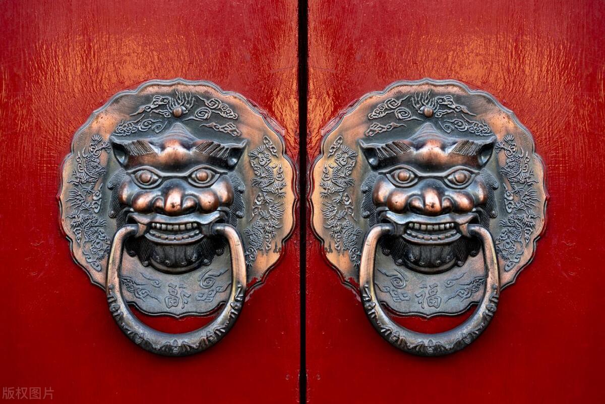 Echoes from the Depths of History - Door Knockers - iNEWS