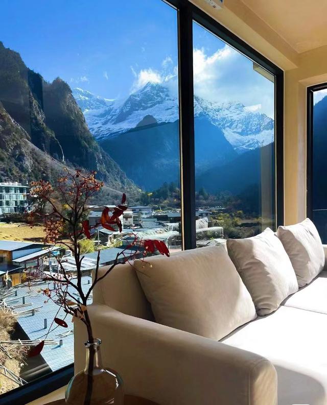 Yunnan Homestay. Shangyubeng YOLO. Snow Mountain View Homestay, open ...