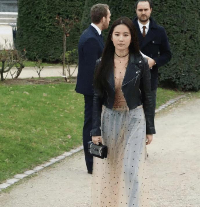 Liu Yifei's trendy outfits are fashionable, and the mix and match of ...