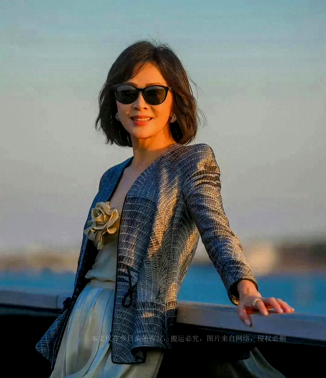 58-year-old Carina Lau and Shu Qi share the stage, with heavy wigs and ...