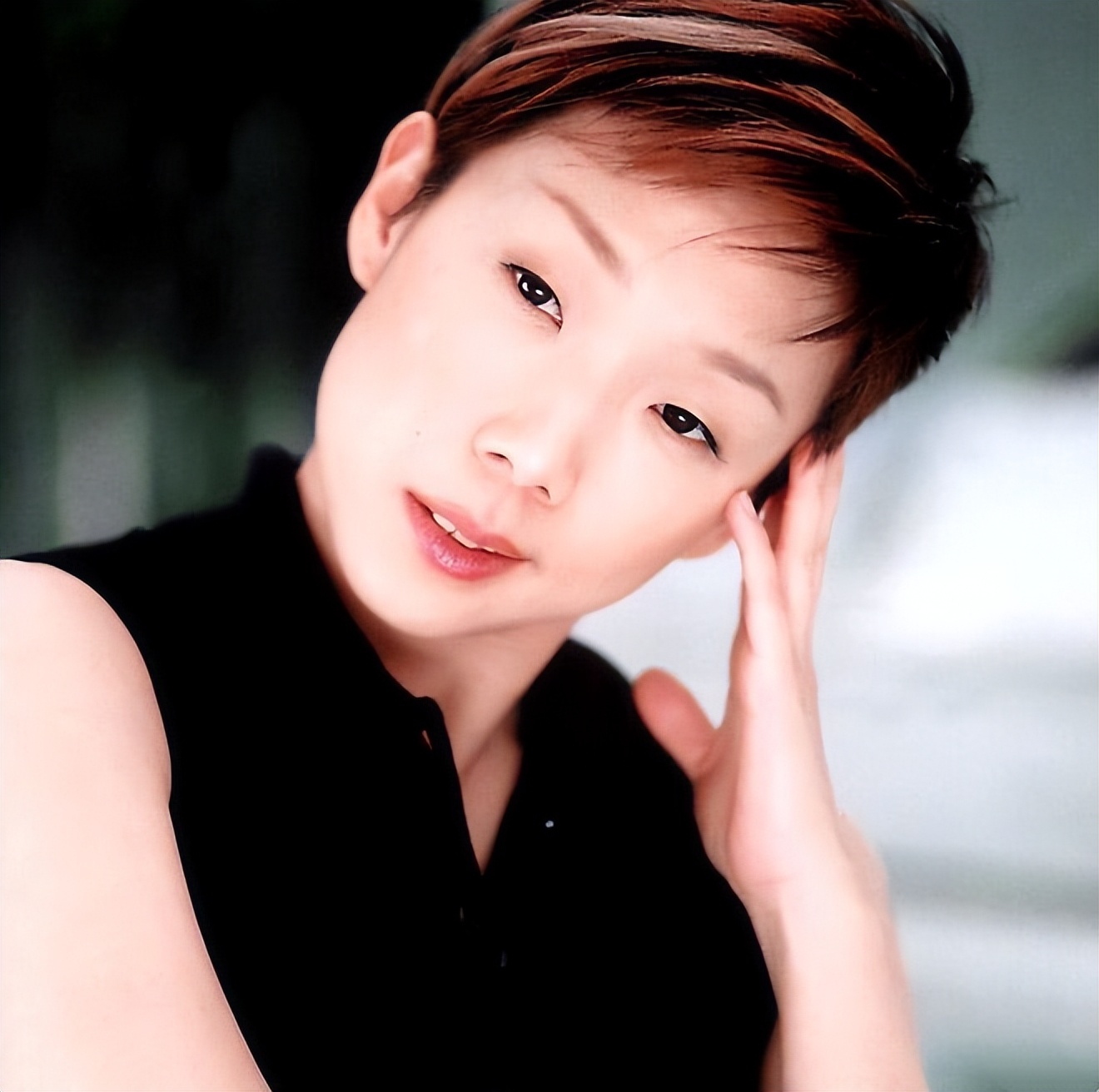 Singer Lin Yilian: Conquering 5 men with her charm, repeatedly hurt by ...