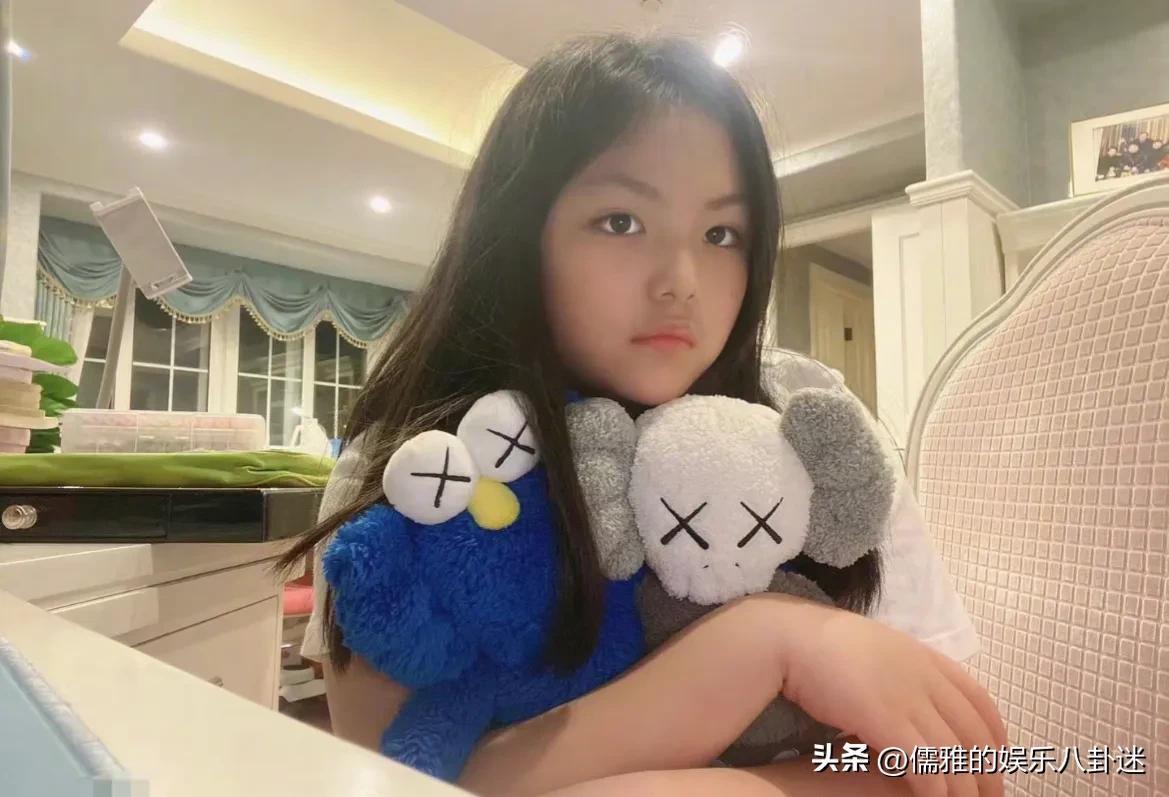 He Jiong and Wang Shiling took a group photo in the same frame ...