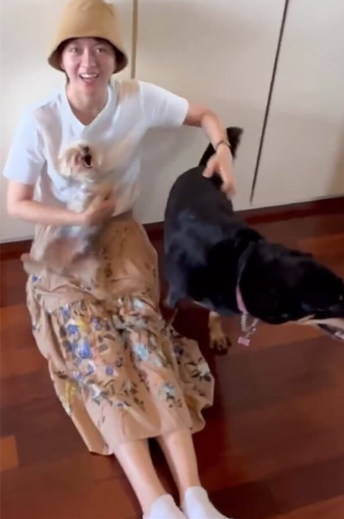 Gigi Leung finally returned to Hong Kong!The foreign husband jumped ...