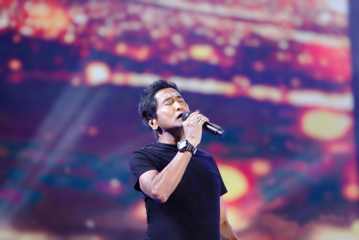 In the Chinese music scene, who has a higher status between Jacky ...