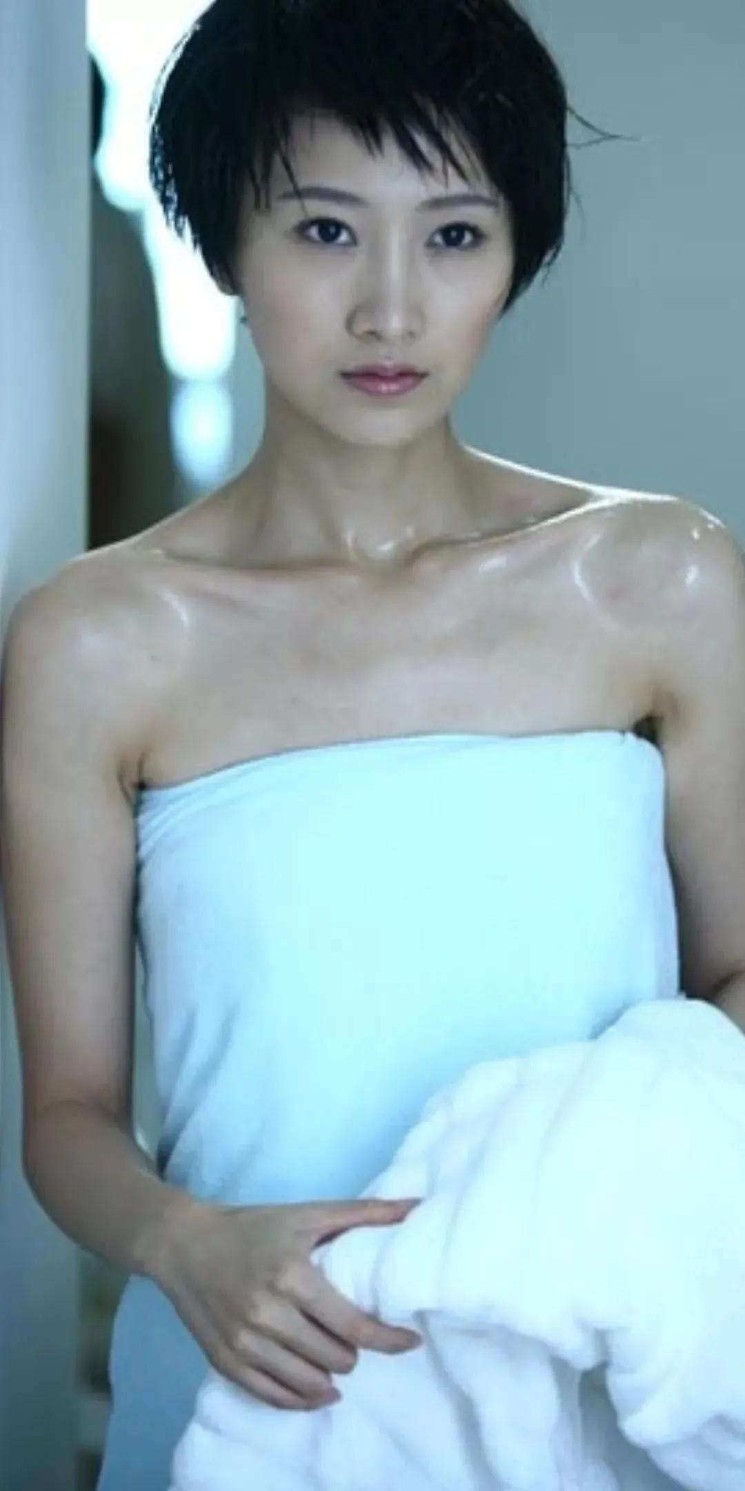 Jiang Yan's sexy and charming photos are exposed, a beautiful and ...