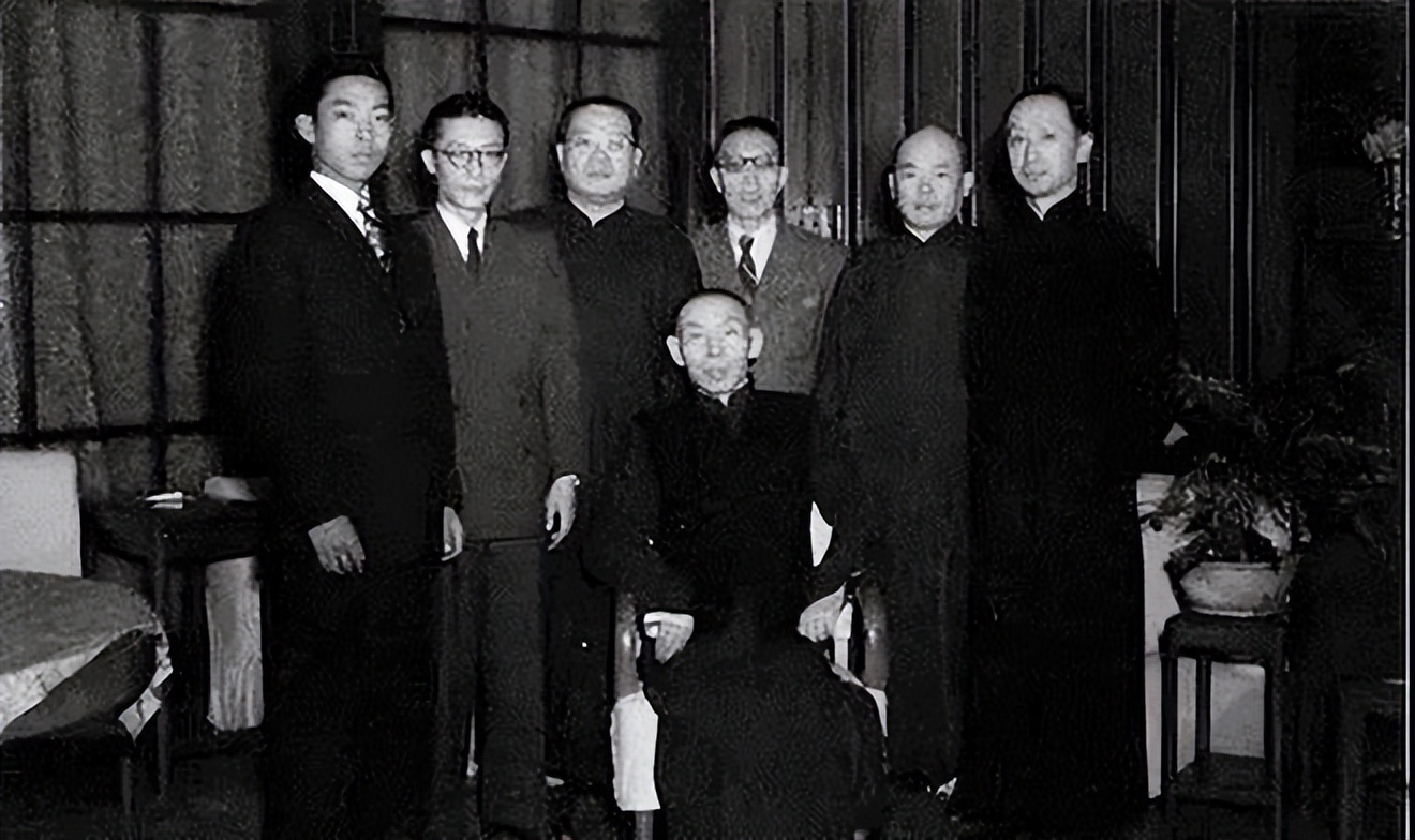 Li Lisan rides alone against Chen Qun - iNEWS