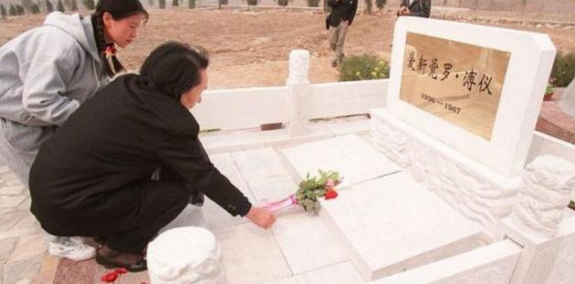 Li Shuxian, Puyi's last wife, refused to be buried with Puyi after her ...