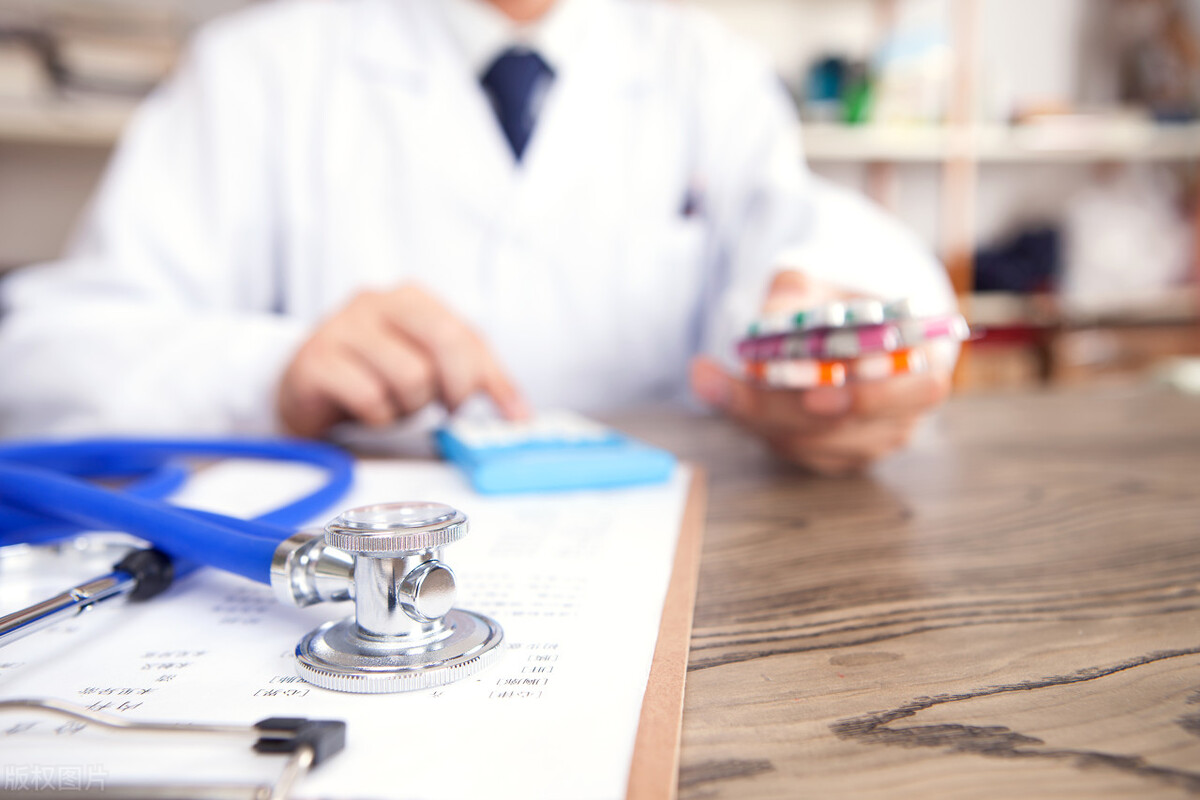 When the lungs start to become "cancerous", the body may have 3 ...