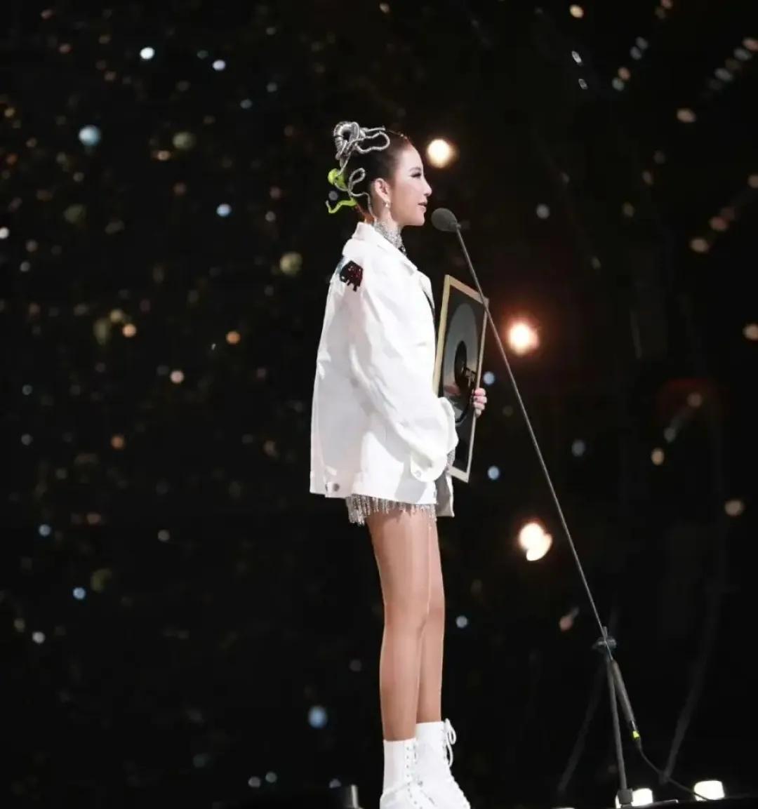 Eternal goddess~Li Mei - iNEWS