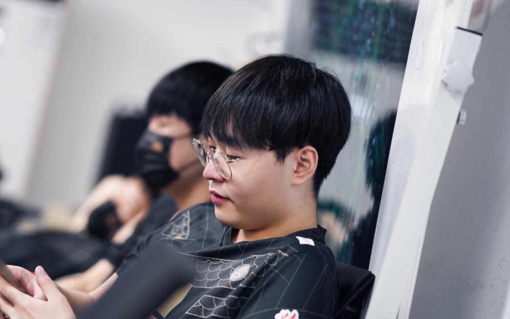 Xiaohu talks about Yan Junze's wedding: Assuming we don't play in the finals, I will definitely ...