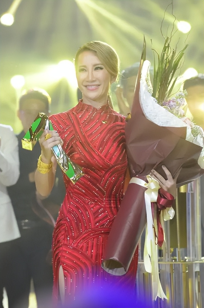 Coco Lee's photos were released for the first time. She wanted to wear ...