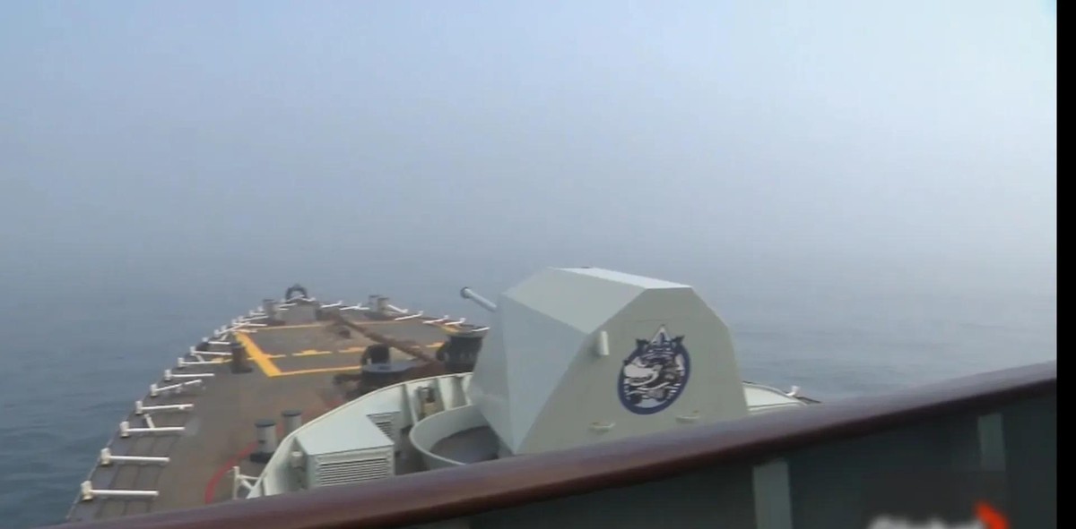 Fight bayonets in the Taiwan Strait! 052 strongly intercepted Zhong Yun ...