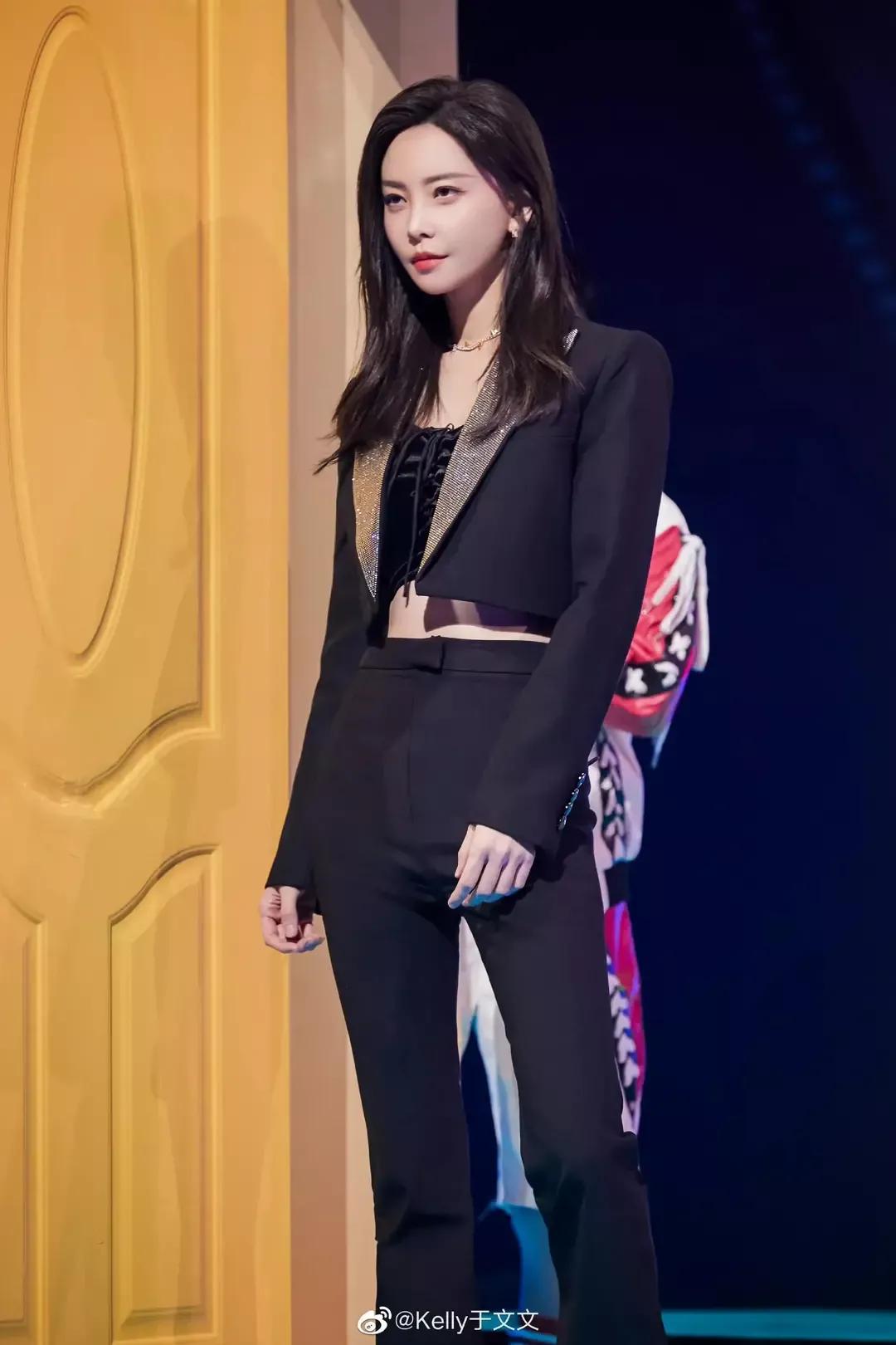 Age-defying and charming Yu Wenwen - iMedia
