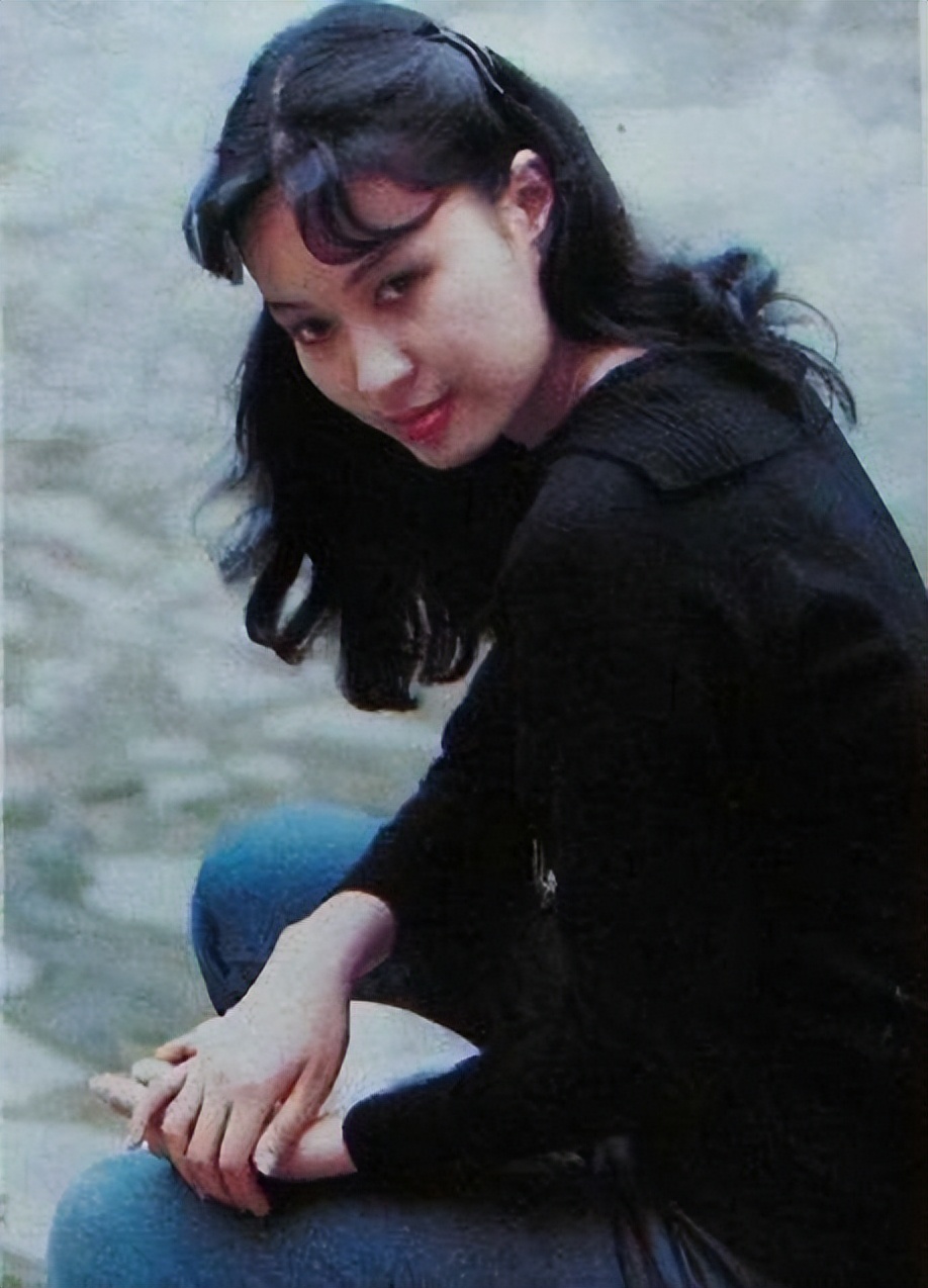 Fang Shu is really elegant all his life: plain clothes are elegant, beautiful dresses are ...