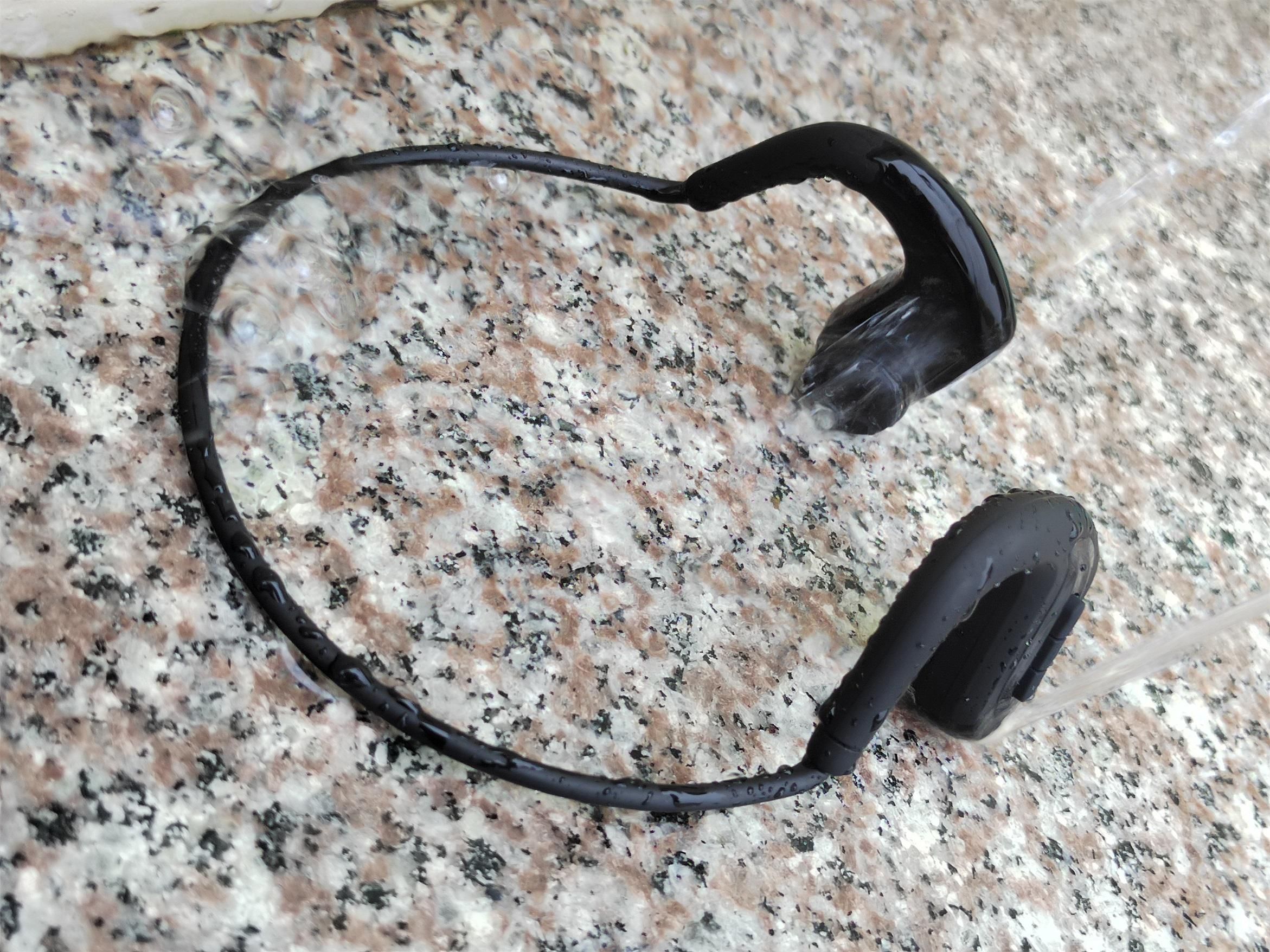 Bring Yongyuan Y9 bone conduction sports (swimming) earphones to swim ...