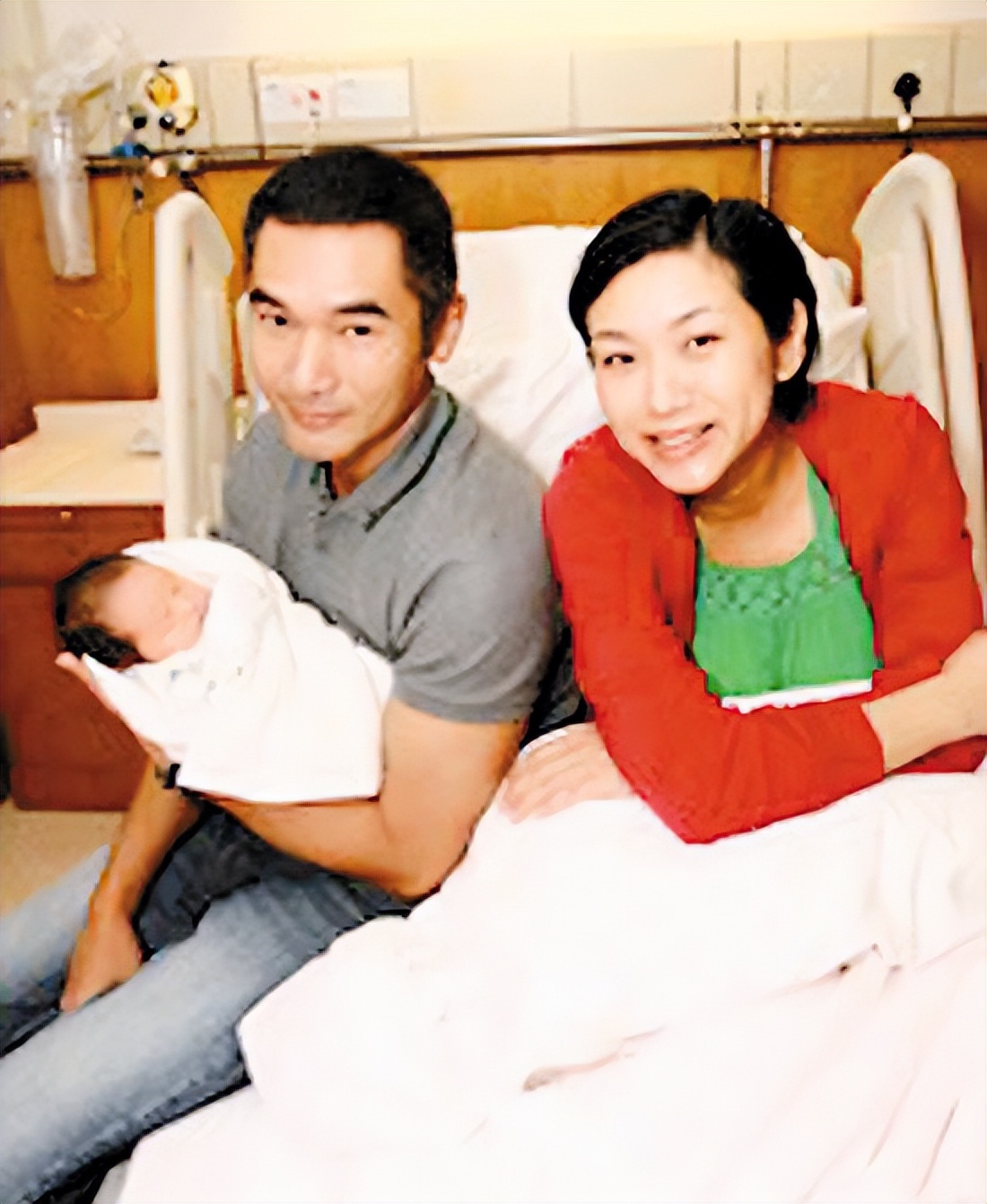 "Ugliest Miss Hong Kong" Mo Kexin and "Hong Kong Male God" Fang ...