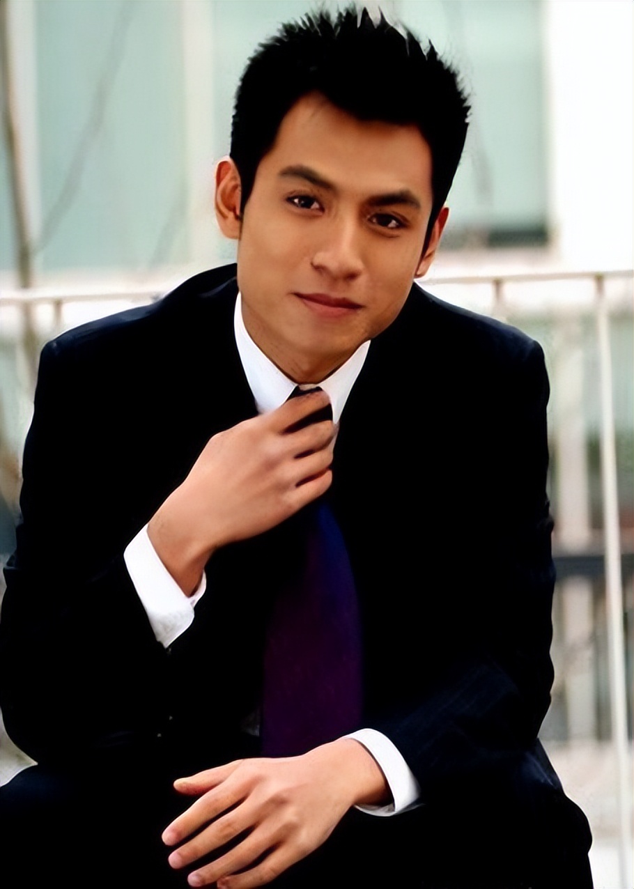 Do you know Hu Yuexin, one of the ten most handsome hosts of CCTV? - iNEWS