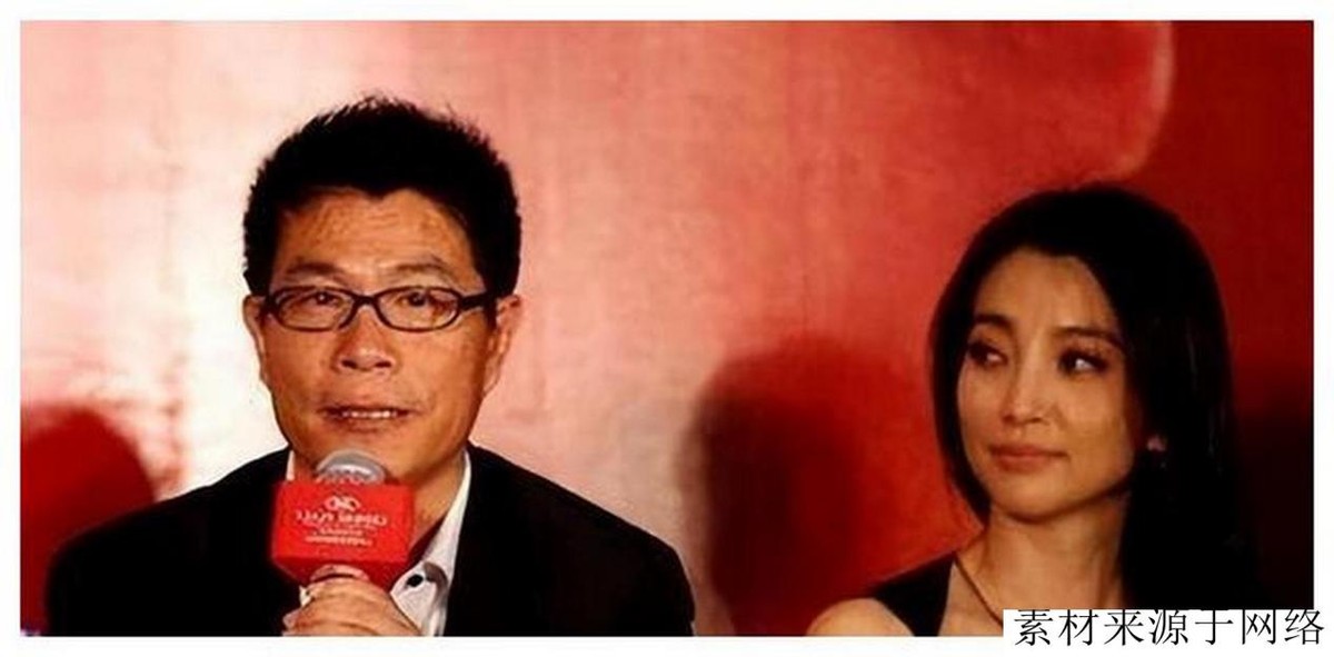 Huayi boss Wang Zhongjun appeared in Paris, abandoned his wife, and became intimate with a tall ...