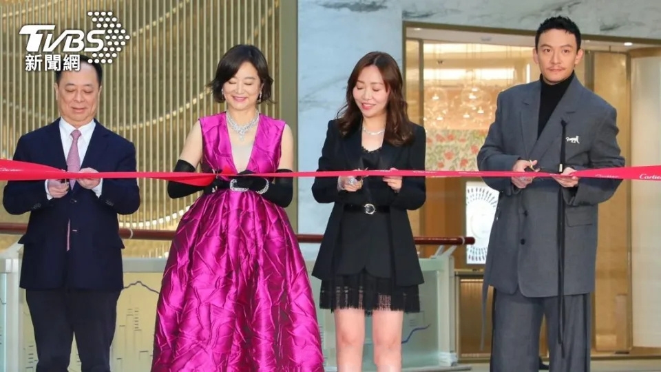 At the Cartier event, Brigitte Lin wore a red dress and jewelry all ...