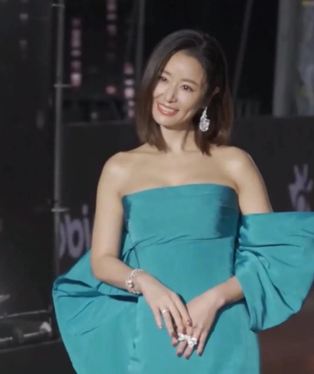 Lin Xinru, who is nearly 50 years old, still has the same temperament ...