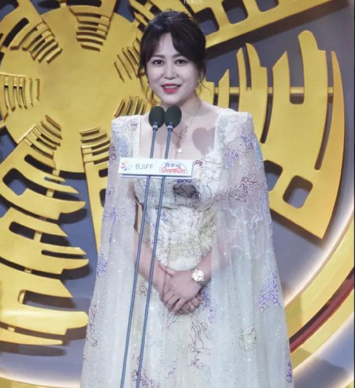 Yan Ni and Yao Chen praised each other at the event, showing the true ...