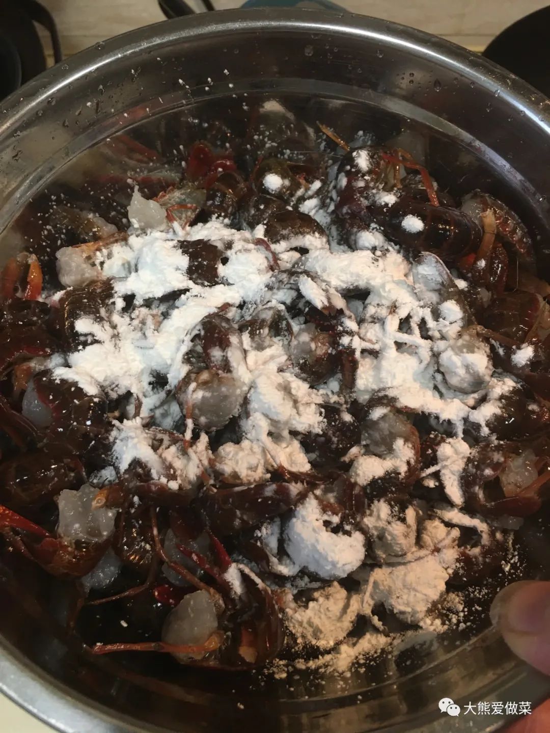 Prepare the braised crayfish. Pay attention to every step - iNEWS